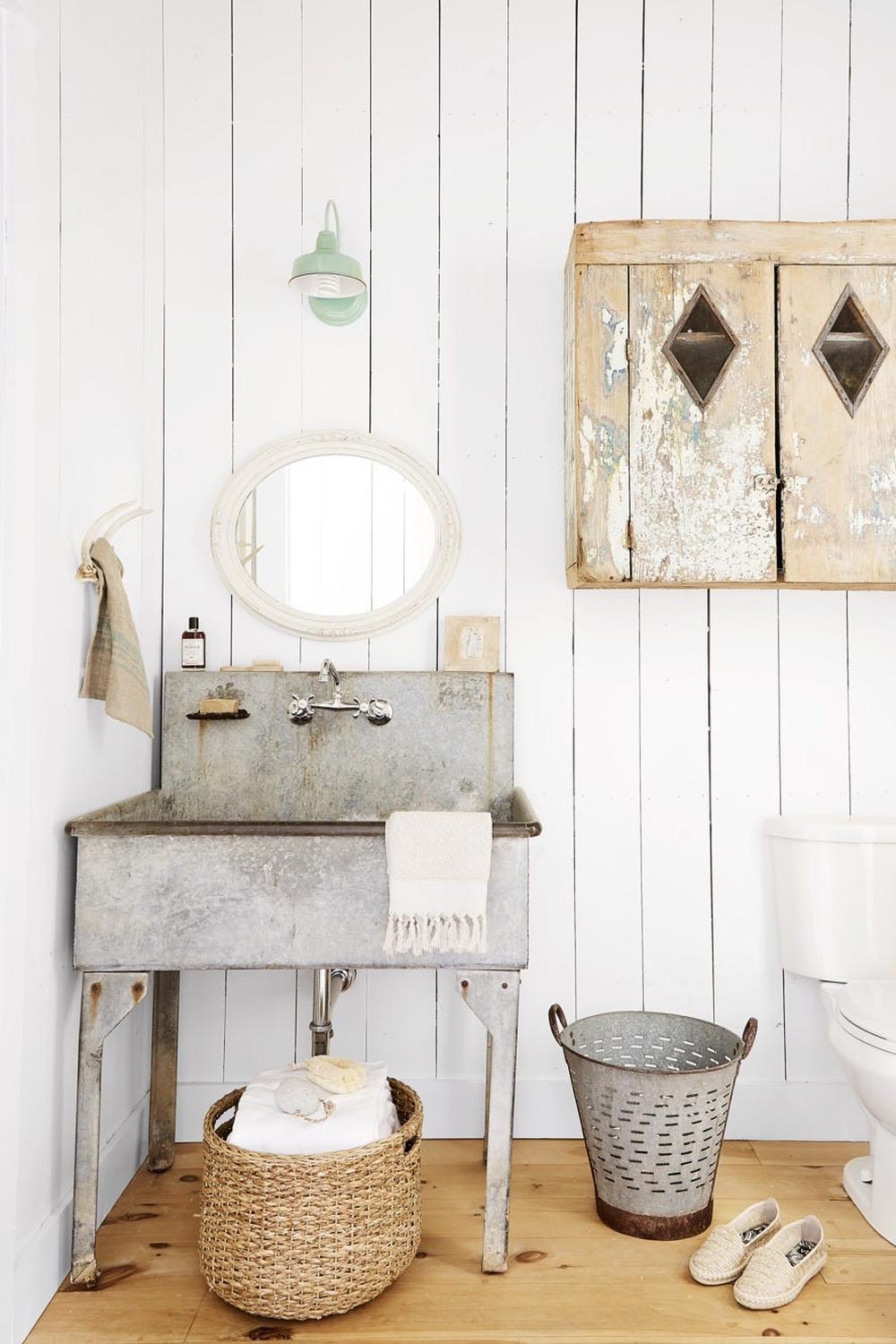 19 Barn Bathroom Ideas to Inspire Your Rustic Retreat
