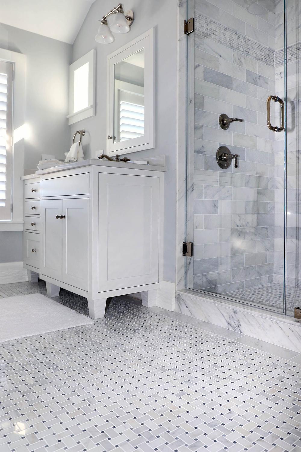 17 Basket Weave Tile Bathroom Ideas to Inspire Your Next Renovation