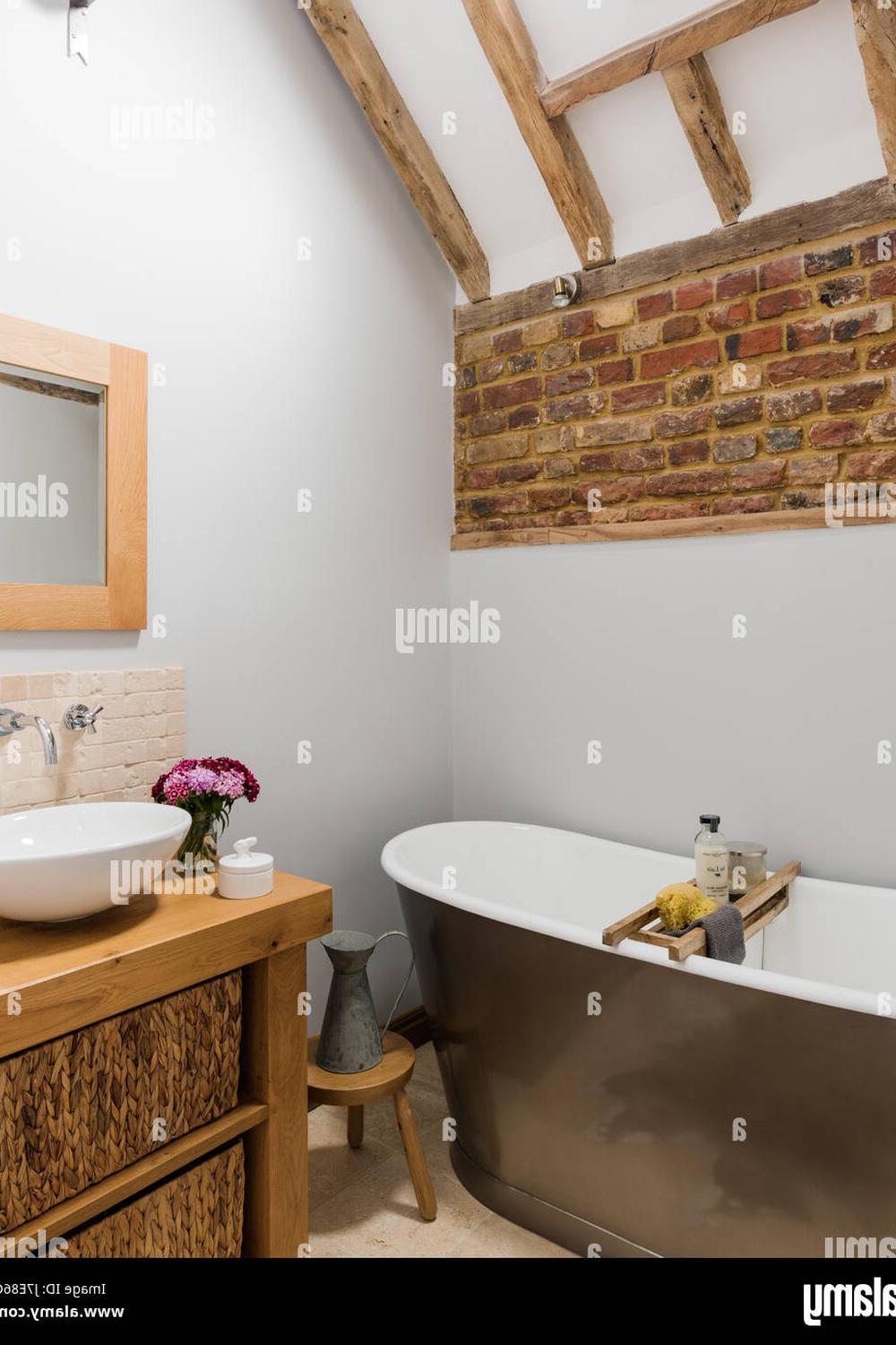 19 Exposed Brick Tile Bathroom Designs to Inspire Your Next Renovation