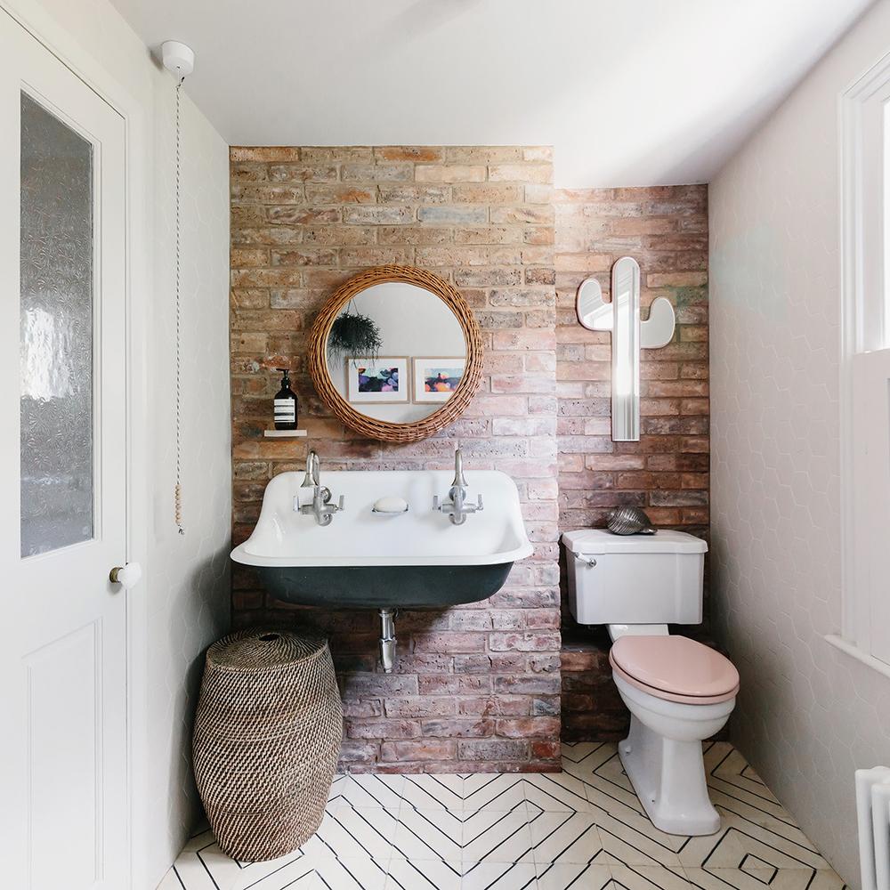 19 Exposed Brick Tile Bathroom Designs to Inspire Your Next Renovation