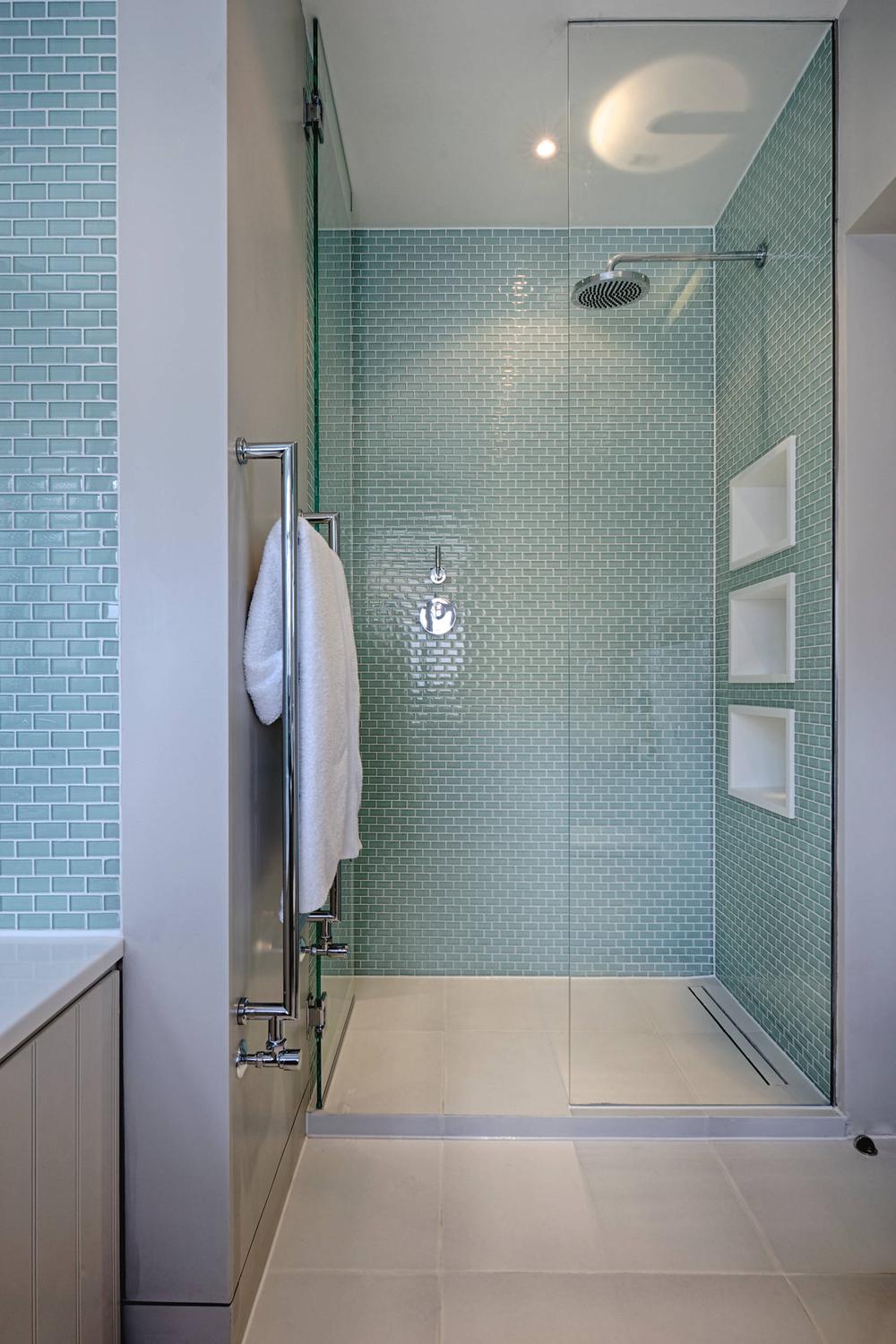 19 Glass Tile Bathroom Designs to Inspire Your Next Renovation