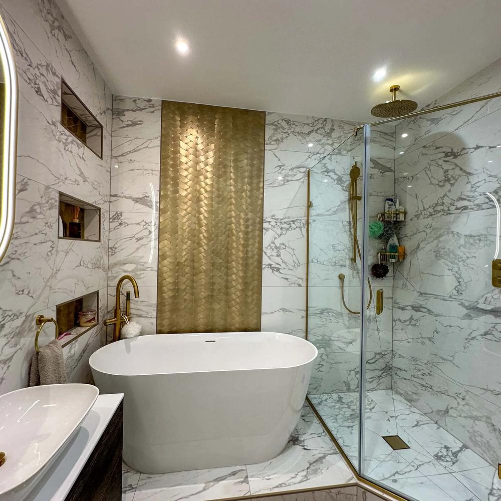 19 Gold Bathroom Inspirations to Light Up Your Space