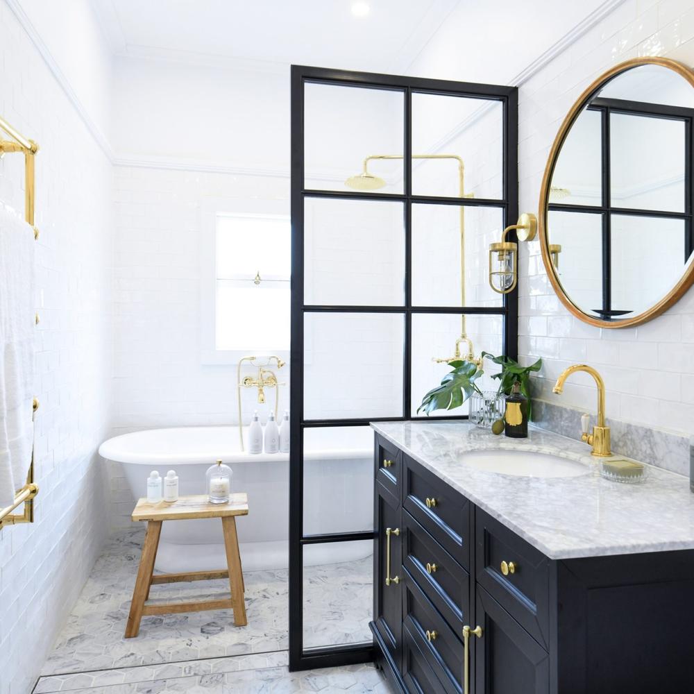 19 Gold Bathroom Inspirations to Light Up Your Space