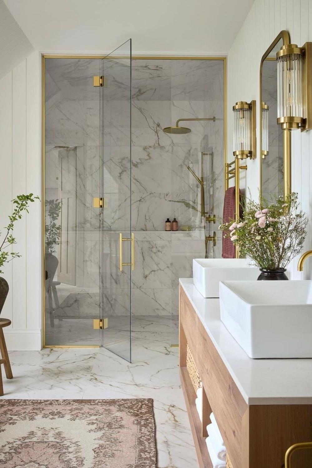 19 Gold Bathroom Inspirations to Light Up Your Space