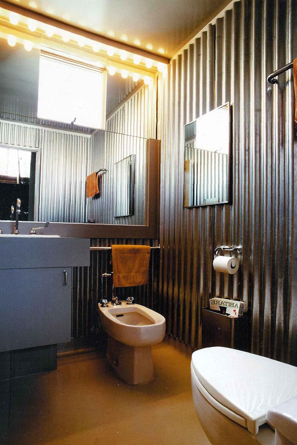 16 Inspiring Rustic Corrugated Metal Bathroom Ideas to Add Unique Charm