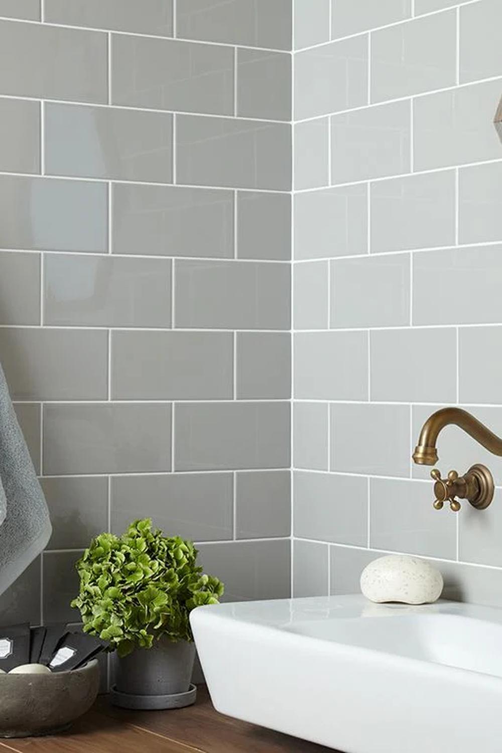 23 White Tile Bathroom Ideas with Grey Grout That Wow!